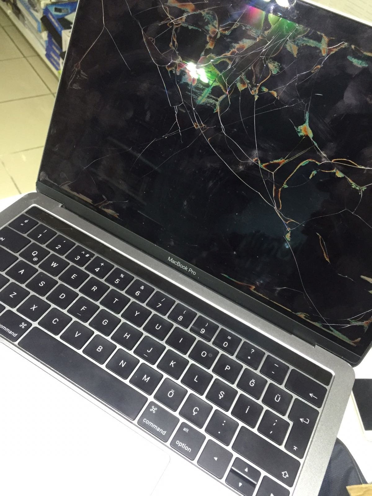 Macbook Pro Retina 13 2015 Ekran değişimi onarımı tamiri – Avcılar ...